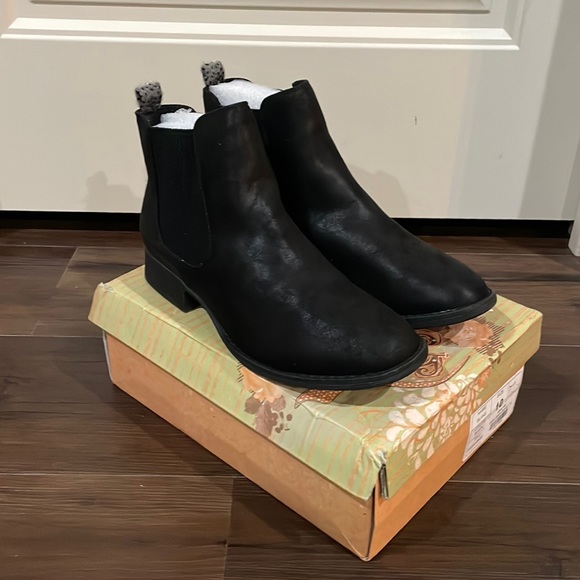Very G | Shoes | New Very G Black Ankle Boot Size | Poshmark